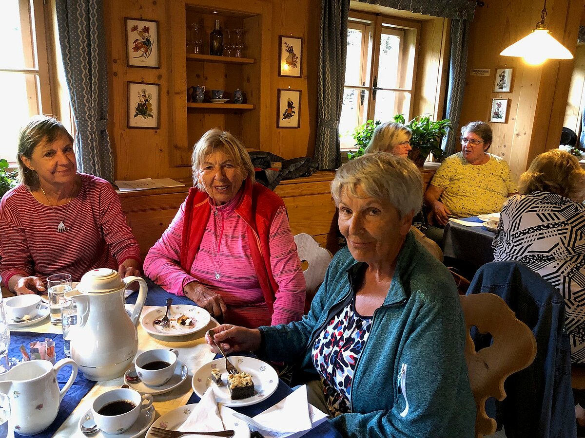 Kaffee, Klatsch und Spiel